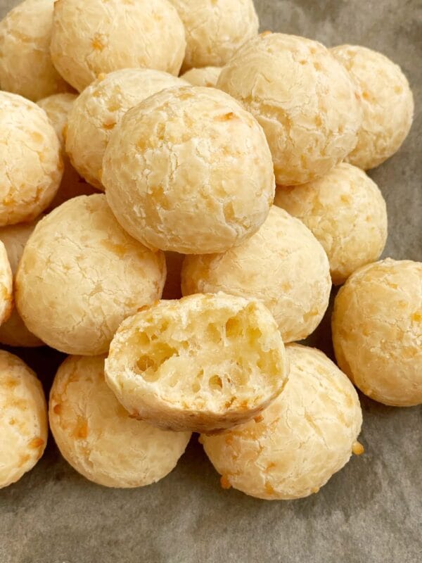 Brazilian Cheese Puffs Recipe (gluten free) | YellowMixer.com Baking Blog