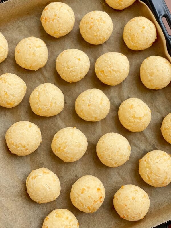 Brazilian Cheese Puffs Recipe (gluten free) | YellowMixer.com Baking Blog